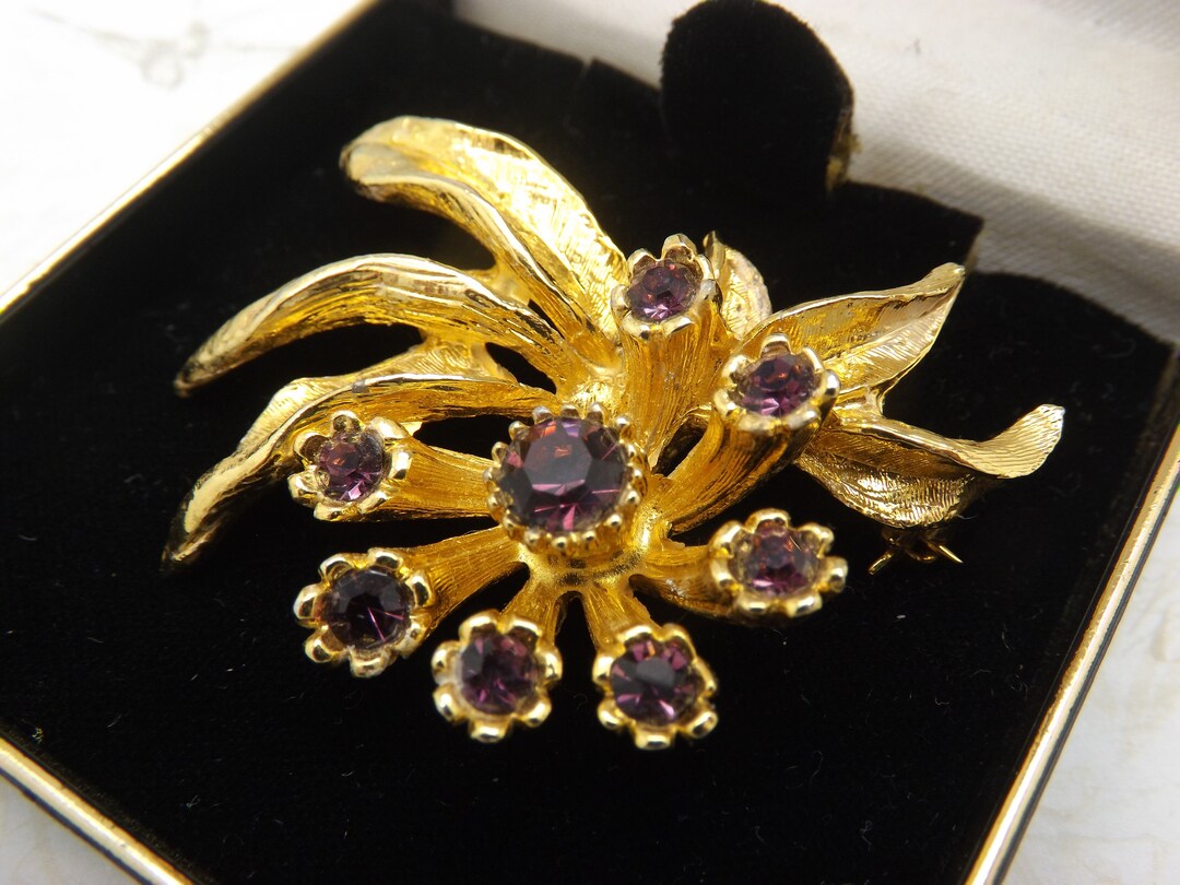 A Lovely Leaf Design Vintage Jewelry Costume Brooch Made in Rich ...