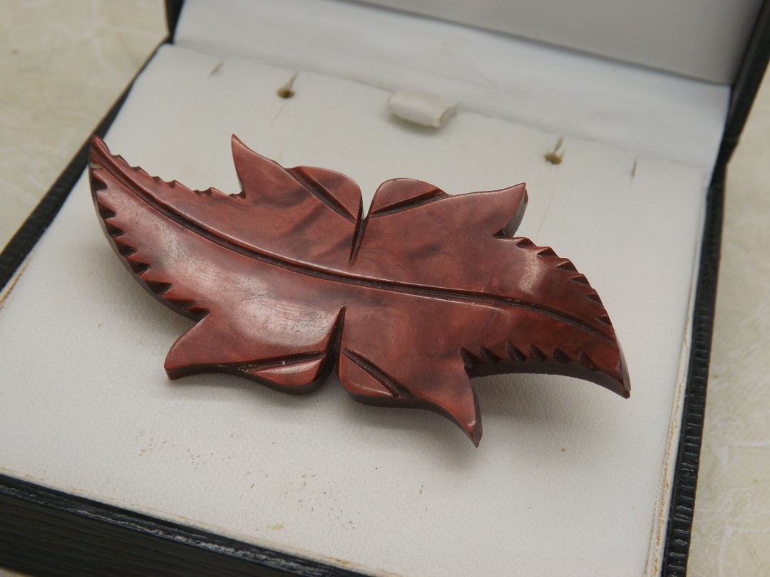 A Classic Art Deco Abstract Double Leaf Vintage Jewelry Brooch Made up ...