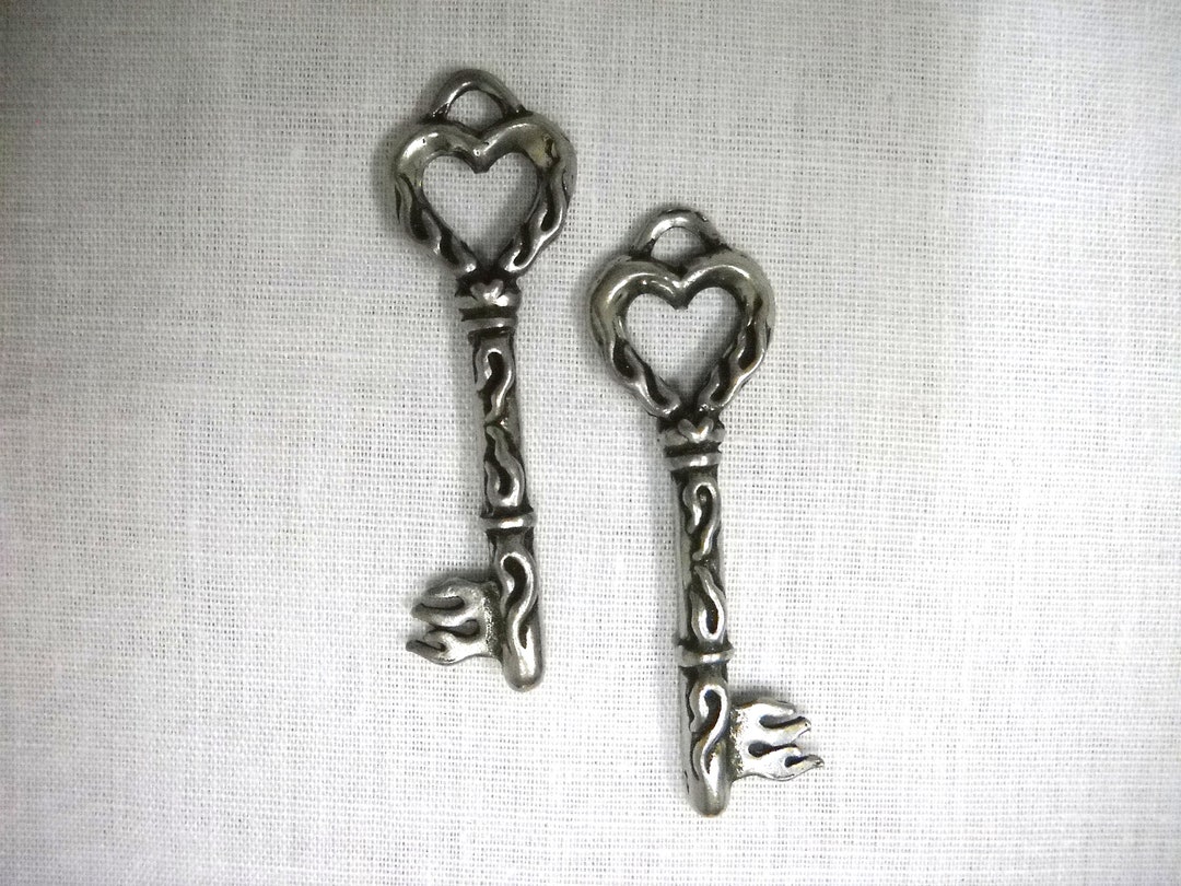 Flaming Skeleton KEY With HEART Topper FLAMES Fire (1) Solid Pewter ...