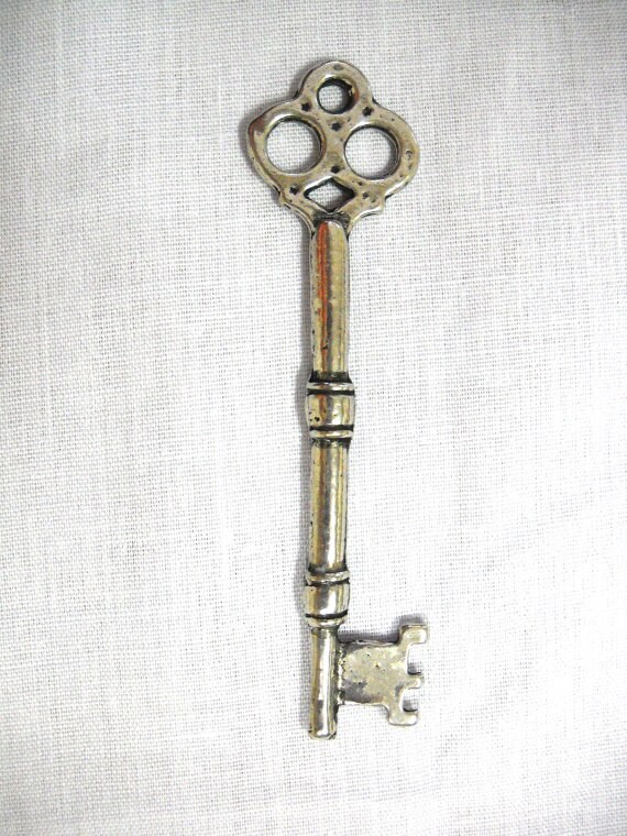 Large Skeleton KEY With Classic Trunk Key Figure Eight Topper Solid ...