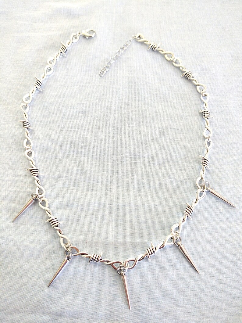 5 Spike Charms on BARBED WIRE / Barb Wire / Barbwire Barb - Etsy