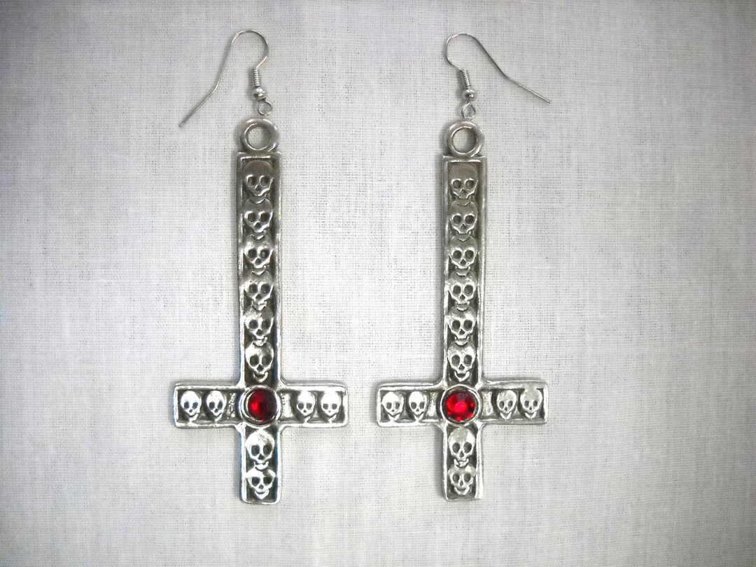 Satanic Occult Ritual INVERTED SKULL CROSS Skull Crosses Red Crystal ...