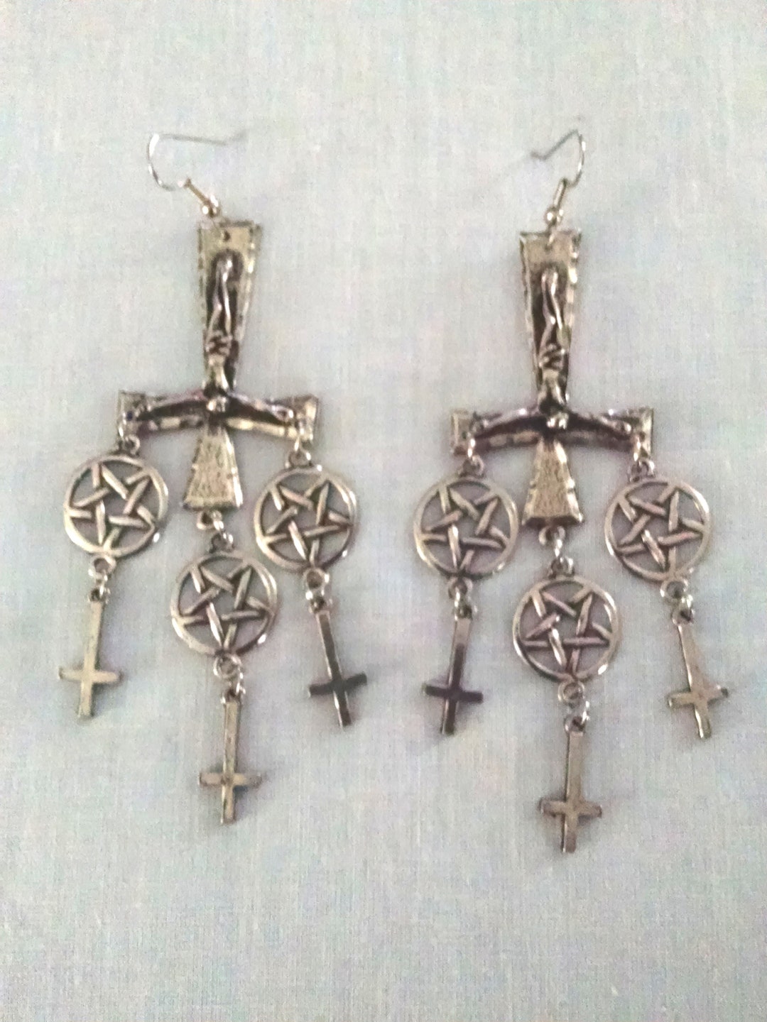 Satanic Occult Inverted JESUS CRUCIFIX Cross Pentagram Stars & Inverted ...