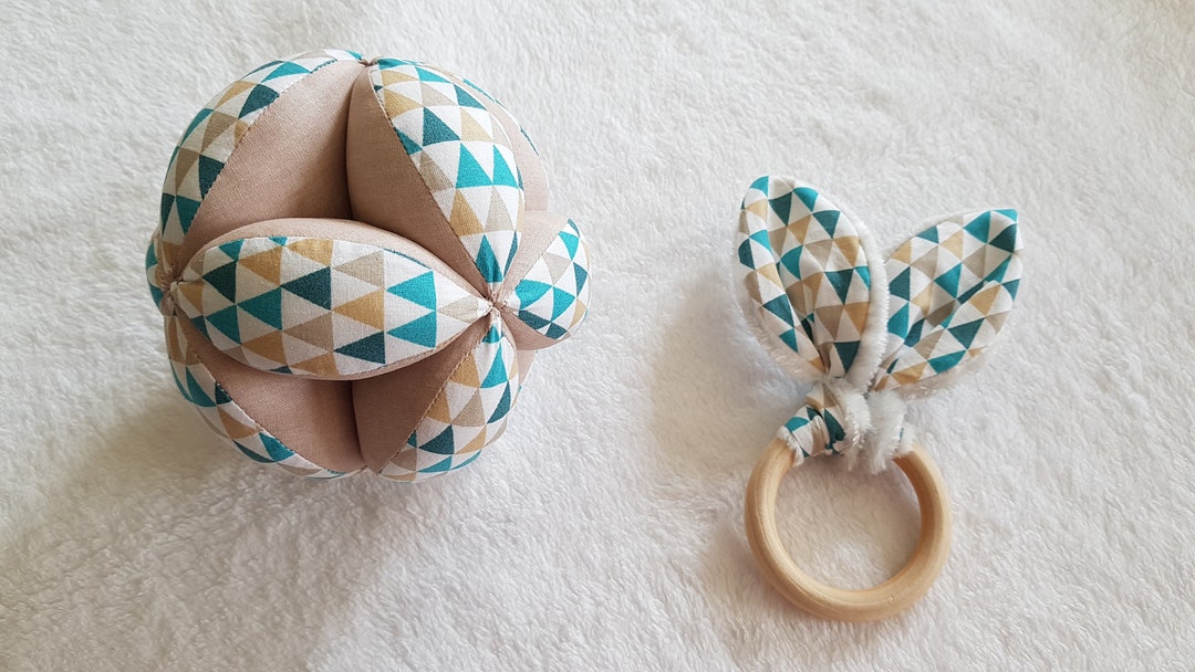 Montessori Gripping Ball / Rattle, Natural Teething Ring -- Oeko-tex ...