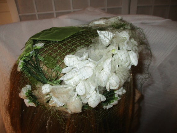 1950's veiled fascinator capulet olive green with whi… - Gem