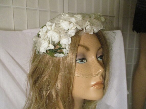 1950's veiled fascinator capulet olive green with whi… - Gem