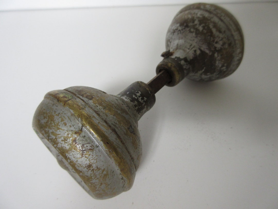 Vintage-Set mit zwei Messing-Türknöpfen Doppel-Türknauf mit Spindel ...