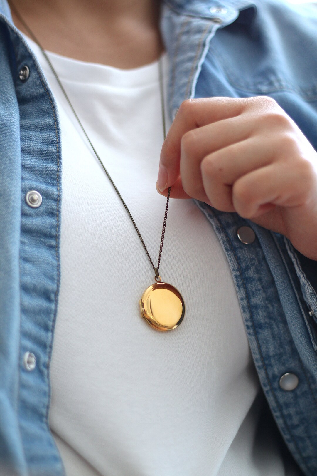 Elegant Round Gold Locket With Photo- Birth Flower Necklaces - Engraved ...