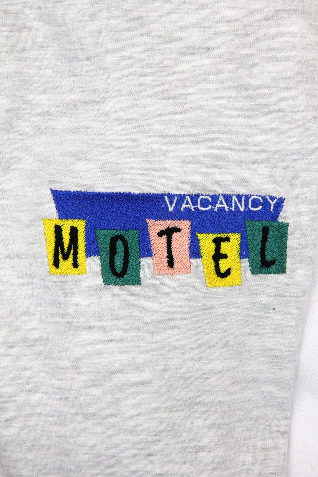 Motel Sign Vacancy Embroidered Tshirt / Tshirt Brodé Motel Vacancy - Etsy