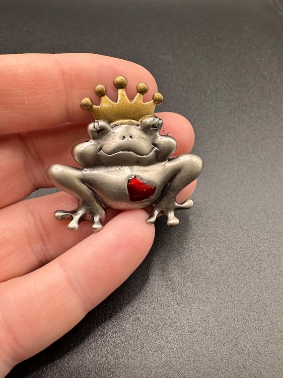 Vintage frog pin, frog prince brooch frog jewelry, fr… - Gem