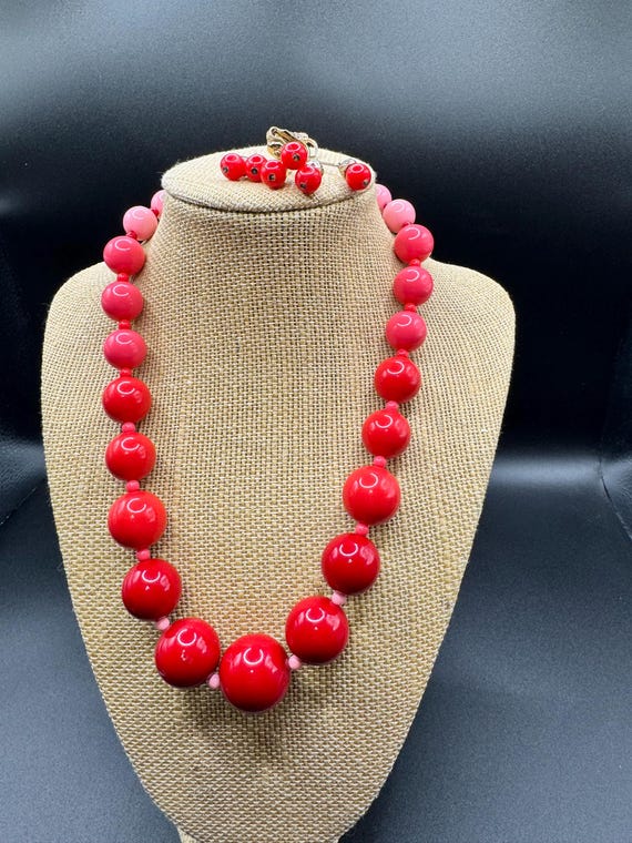 Vintage ombré 1980s MONET Cherry Red & Shades of Pin… - Gem