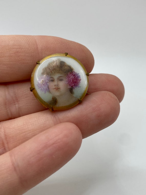 Victorian miniature hand, painted Lady Brooch - Gem