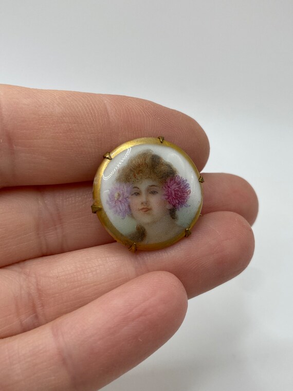 Victorian miniature hand, painted Lady Brooch - Gem