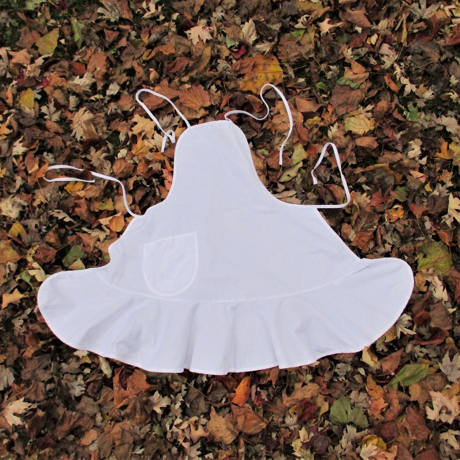 White apron with ruffle and pocket | Etsy