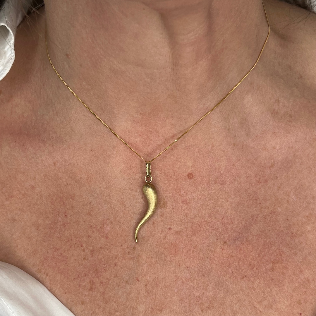 Cornicello Pendant Necklace in 14k Yellow Gold - Etsy