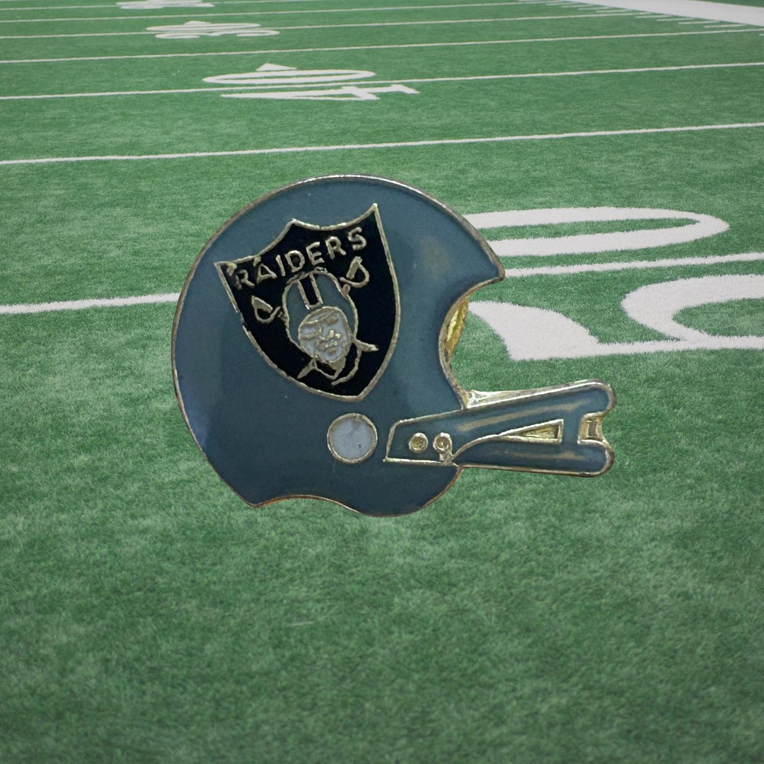 Vintage Los Angeles Oakland Raiders 1980's NFL Helmet (small) Lapel ...