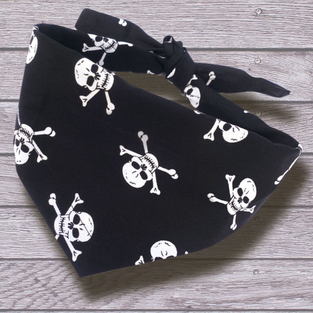 Skull and Crossbones Dog Bandana: Pirate Dog Accessories, Tie on Cotton ...
