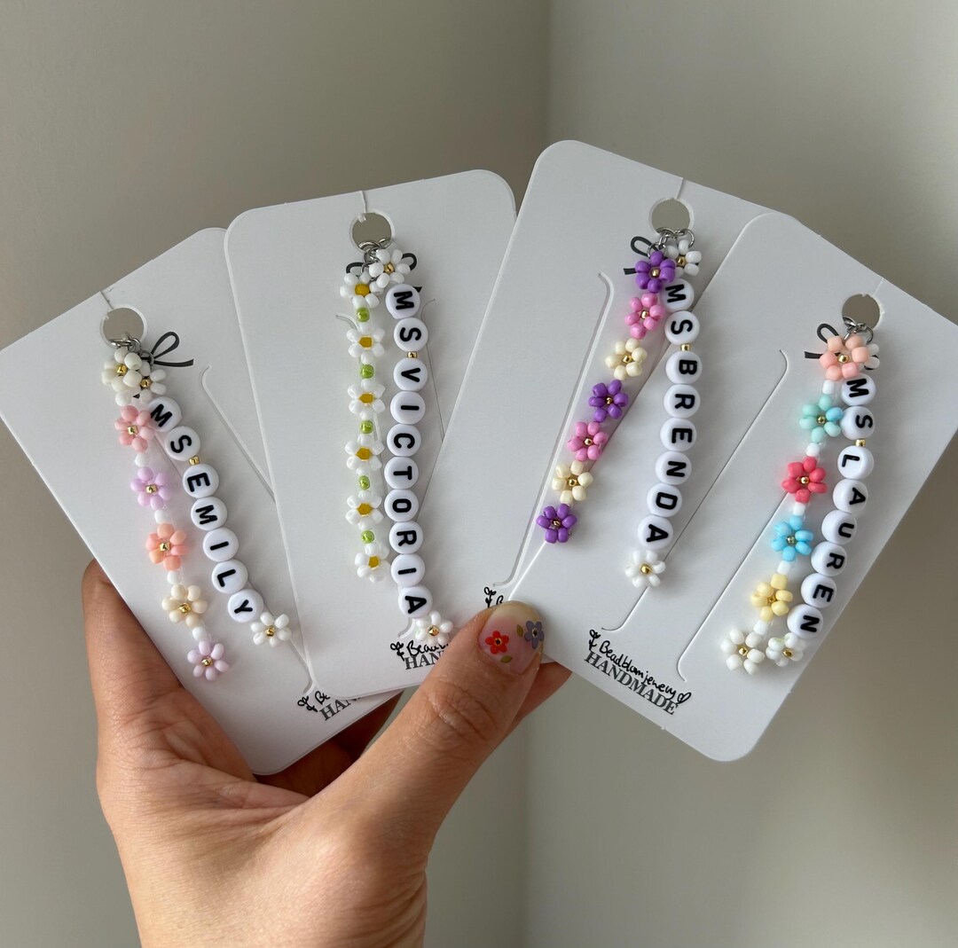 Custom Name Beaded Flower Keychain: Personalized Daisy Lanyard - Etsy
