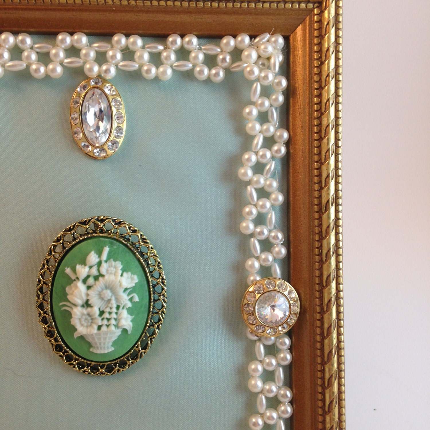 Beautiful Vintage Pin Centered With Pearls and Rhinestones Picture Art ...