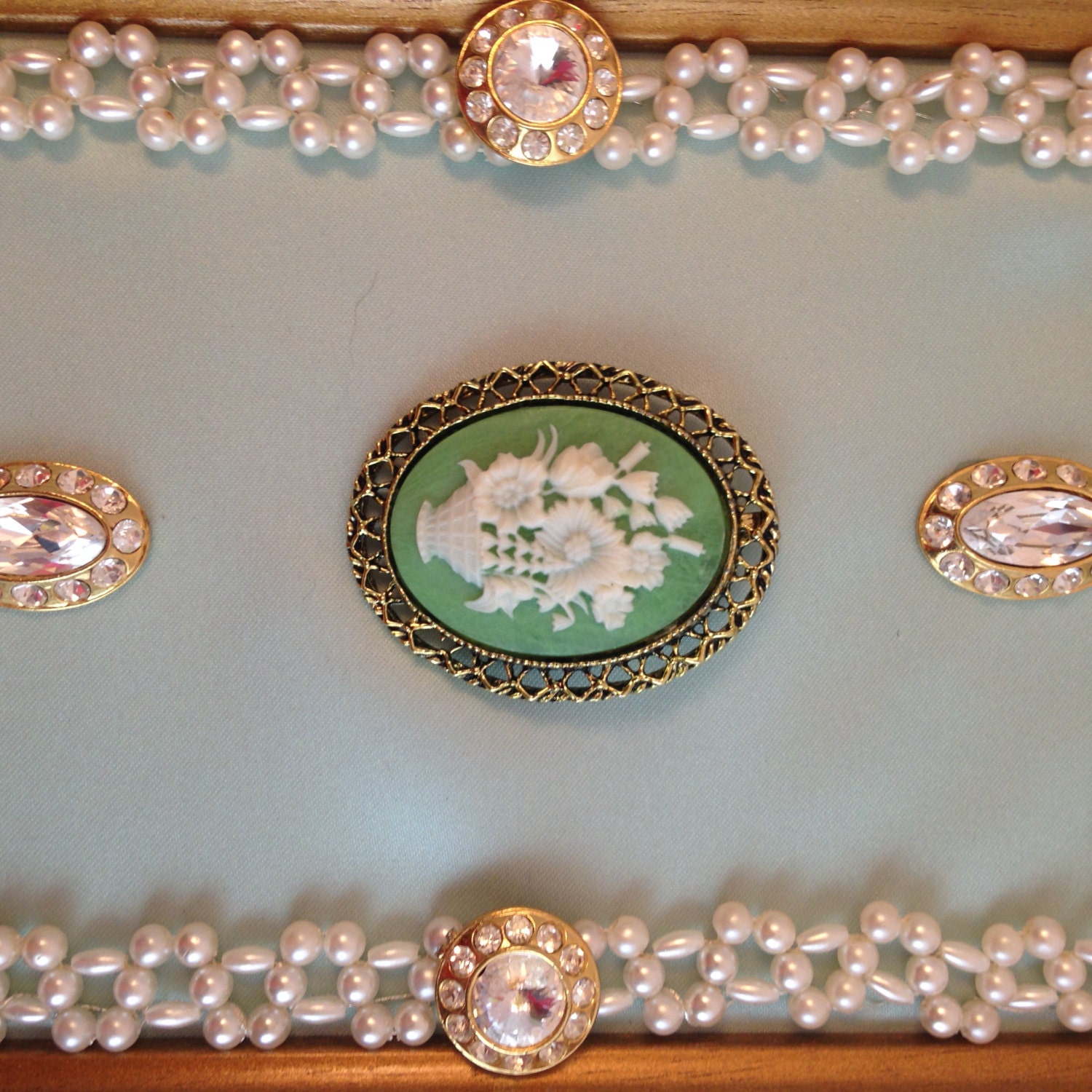 Beautiful Vintage Pin Centered With Pearls and Rhinestones Picture Art ...