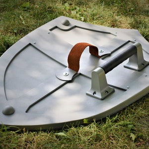 Hylian Shield - Twilight Princess - Steel-plated, Battle-ready Replica ...