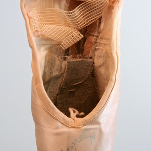 AUTOGRAPHED POINTE SHOE From Joffrey Ballet Ballerina - Etsy