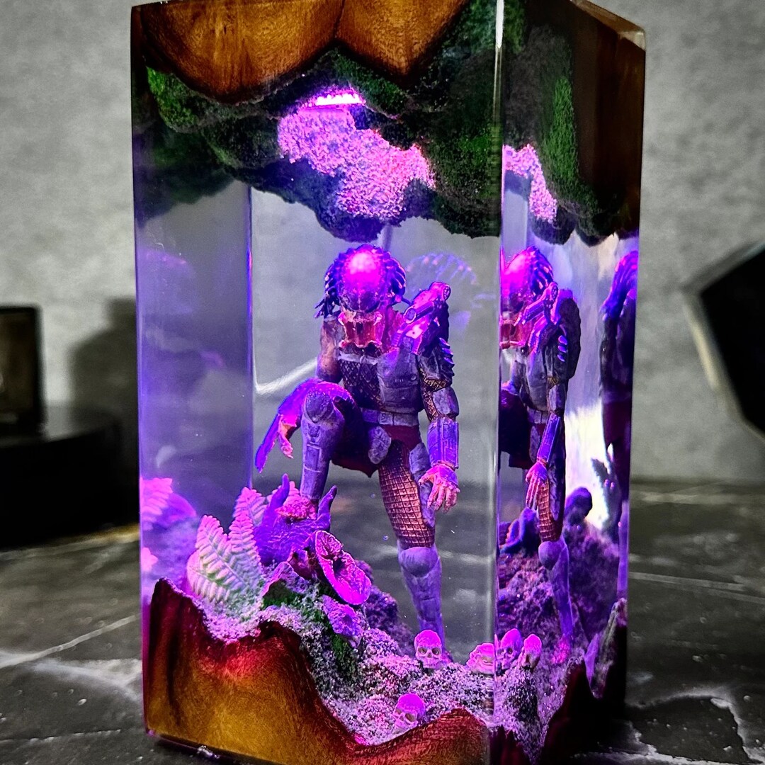 Custom Predator Resin Wood Lamp,custom Epoxy Resin Lamp, Resin Night ...