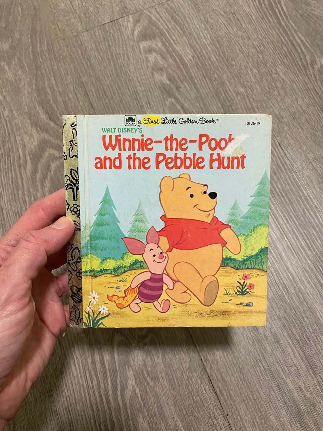 Walt Disney Winnie-the-pooh and the Pebble Hunt by Golden Books ...