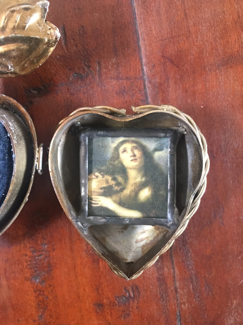 Rosary Ex-voto Sacred Heart Locket Rosary Mary Magdalene Shell Necklace ...