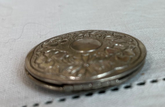 Antique Tiny Embossed Compact Silver Tone Vintage Flo… - Gem