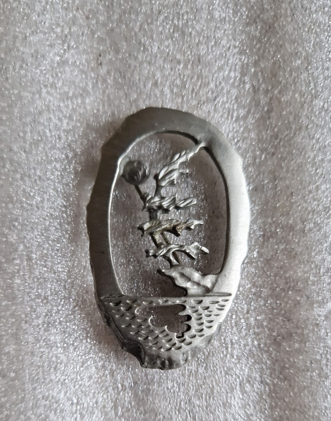 VINTAGE Broche en étain Michael Chartier Lune au-dessus de l'eau Signée ...