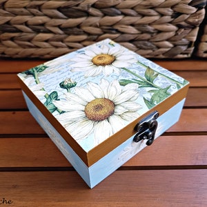 White Daisy Jewellery Box, Daisies Trinket Jewelry Box, Blue Memory ...