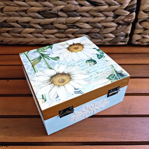 White Daisy Jewellery Box, Daisies Trinket Jewelry Box, Blue Memory ...
