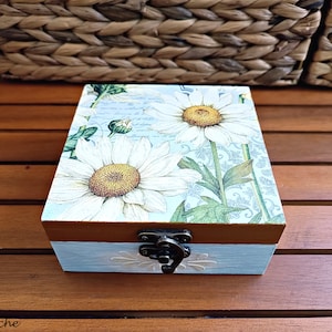 White Daisy Jewellery Box, Daisies Trinket Jewelry Box, Blue Memory ...
