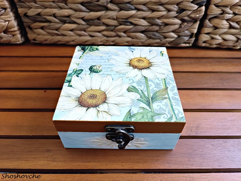 White Daisy Jewellery Box, Daisies Trinket Jewelry Box, Blue Memory ...