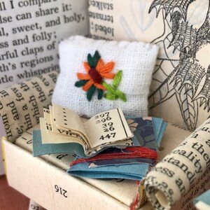 Poetry Corner Bookend Book Nook / Bookshelf Decor With Lights. Book Art ...