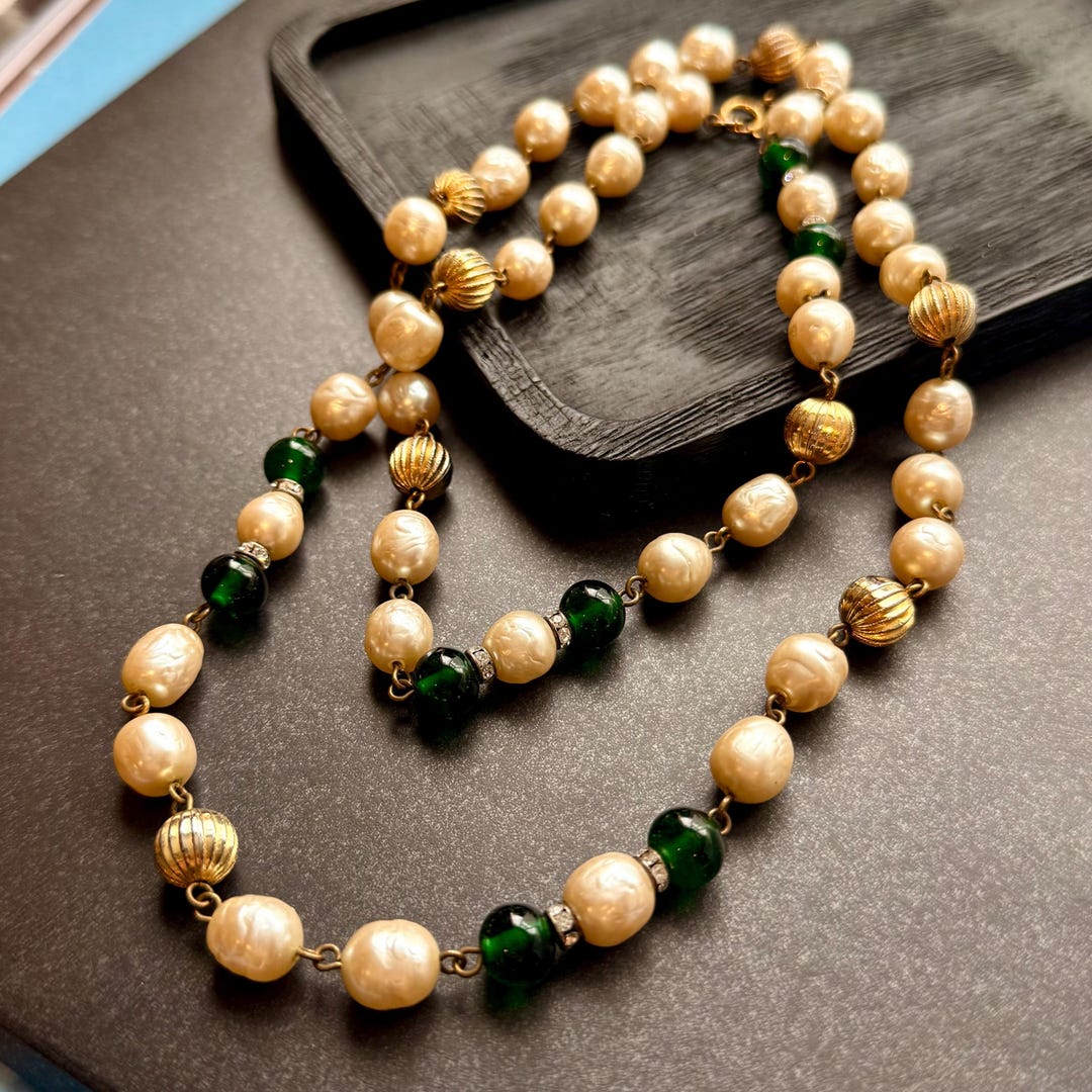 1980s Vintage Ciro Signed Pearl and Green Gemstone Beaded Gold-plated ...