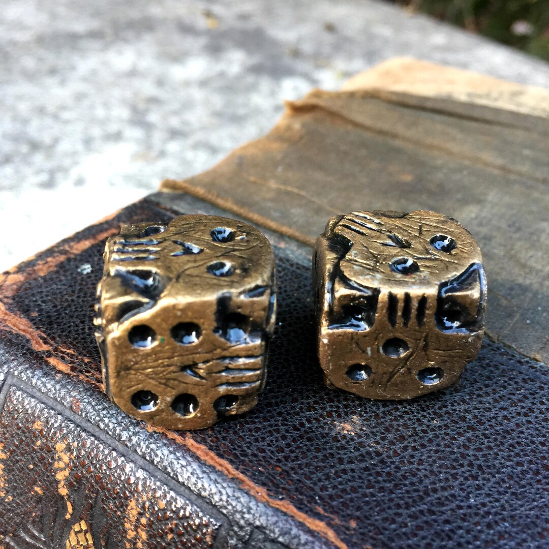 Dés de crâne couleur or moulés à la main, dés de geek de jeu oogie ...