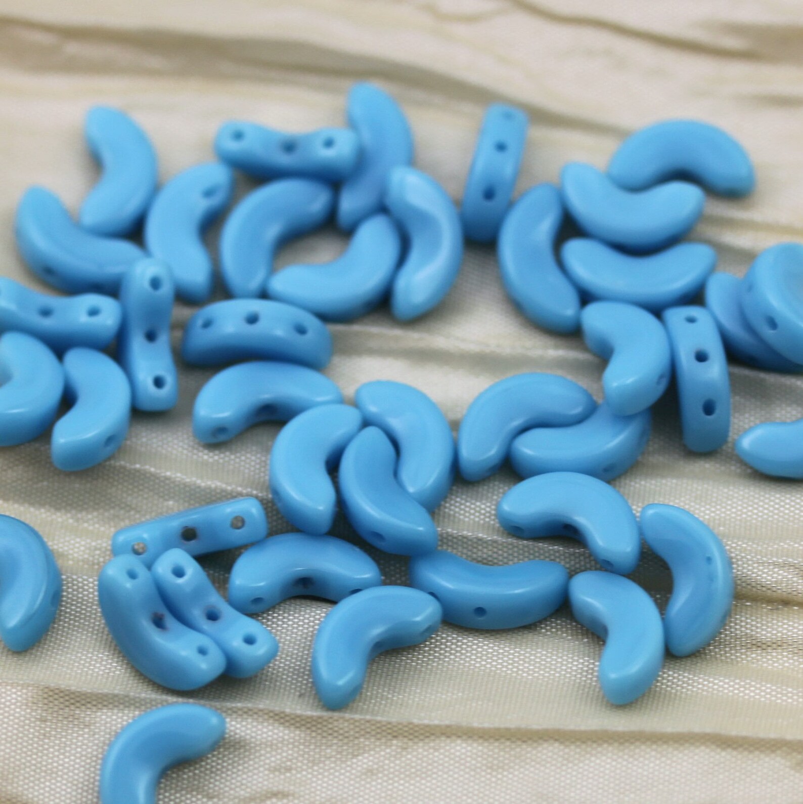 5grams 5x10mm Blue Turquoise 3-hole Arcos Par Puca Czech Glass - Etsy