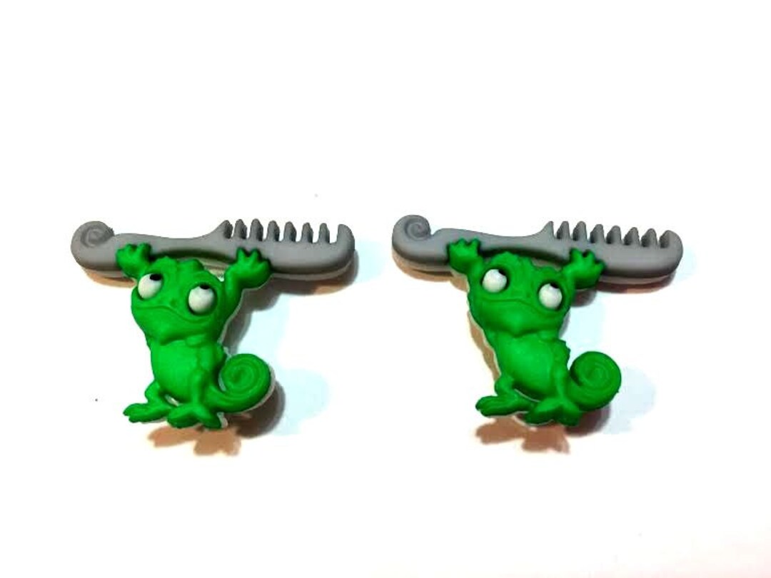 Disney Pascal Buttons Rapunzel Tangled Shank Back Disney Licensed Pet ...