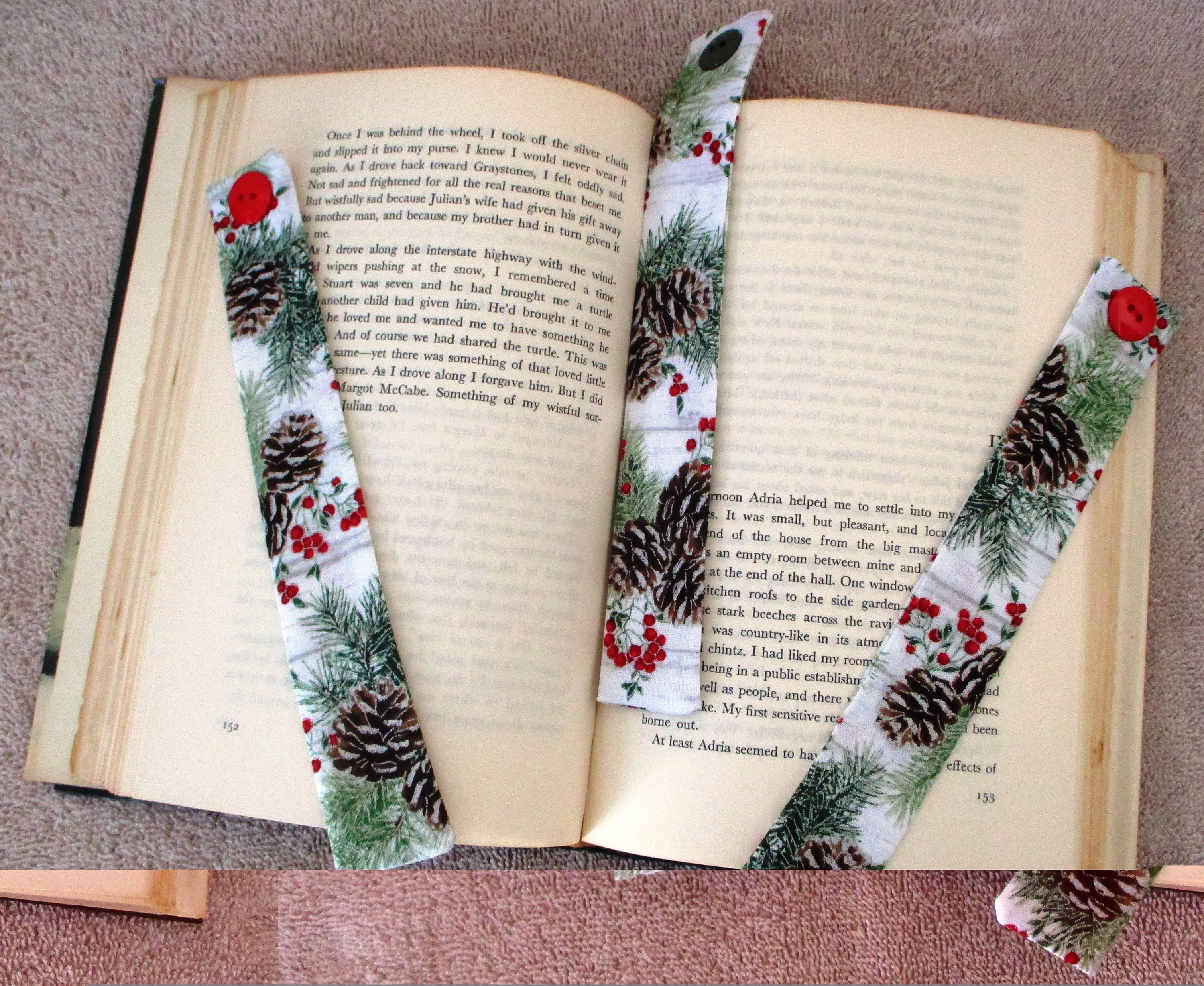 BOOKMARKSCHRISTMAS & HOLIDAY Designssnowflakesholly - Etsy