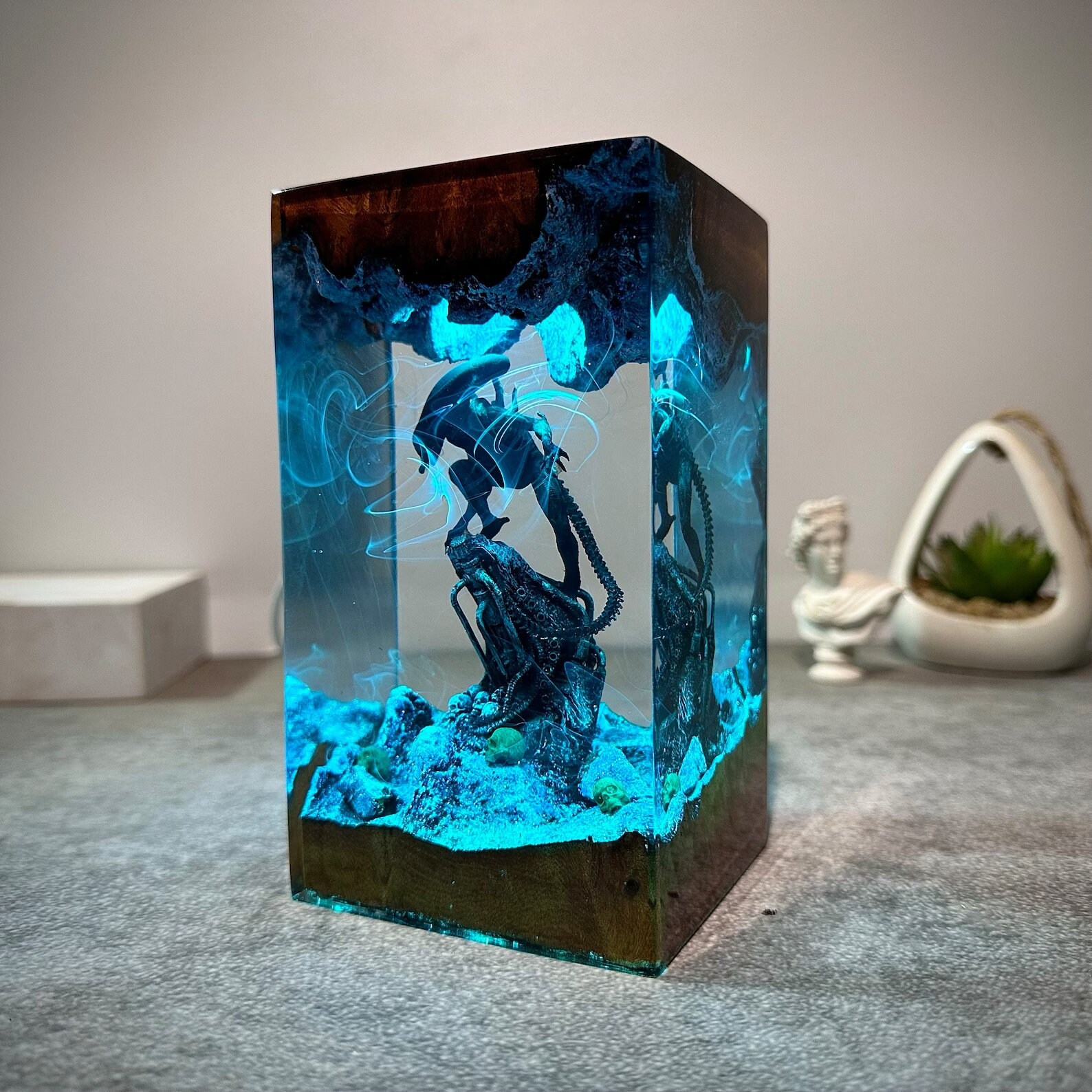 Custom Predator Resin Wood Lamp,custom Epoxy Resin Lamp, Resin Night ...