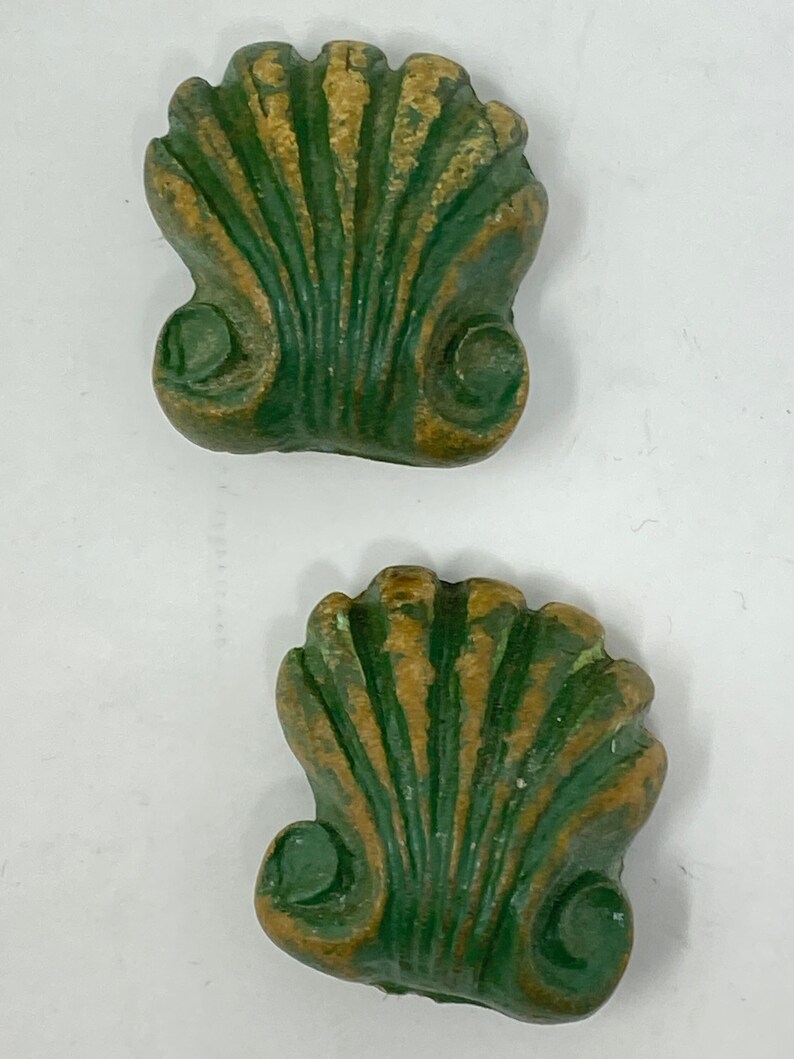 Fun Vintage Green Wood Button in the Shape of a Clam Shell - Etsy