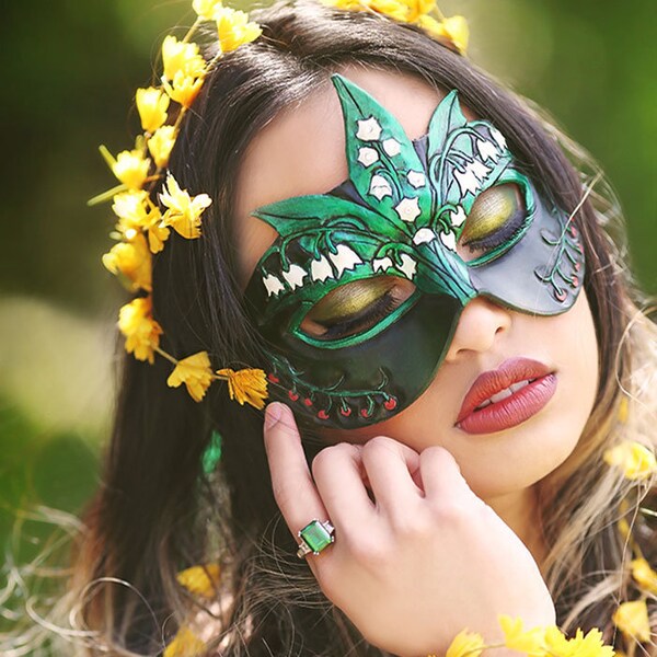 Lily Face Mask - Etsy