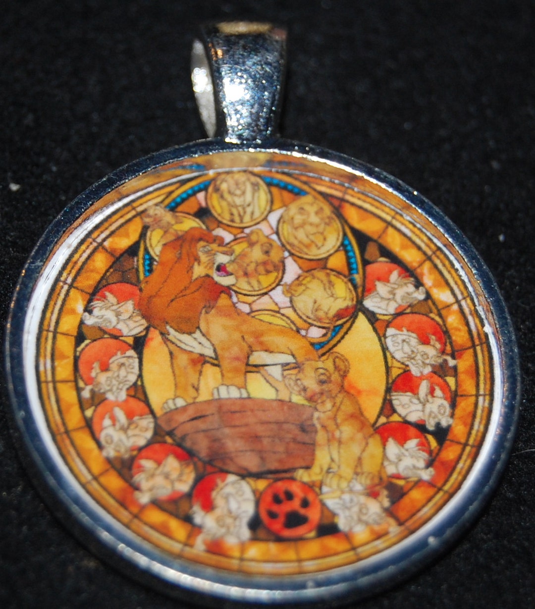 Lion King Mufasa Simba Round Stained Glass Style Silver Disney Pendant ...
