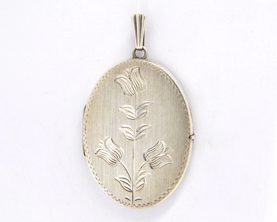 Large Vintage Oval Sterling Silver Locket - Etsy
