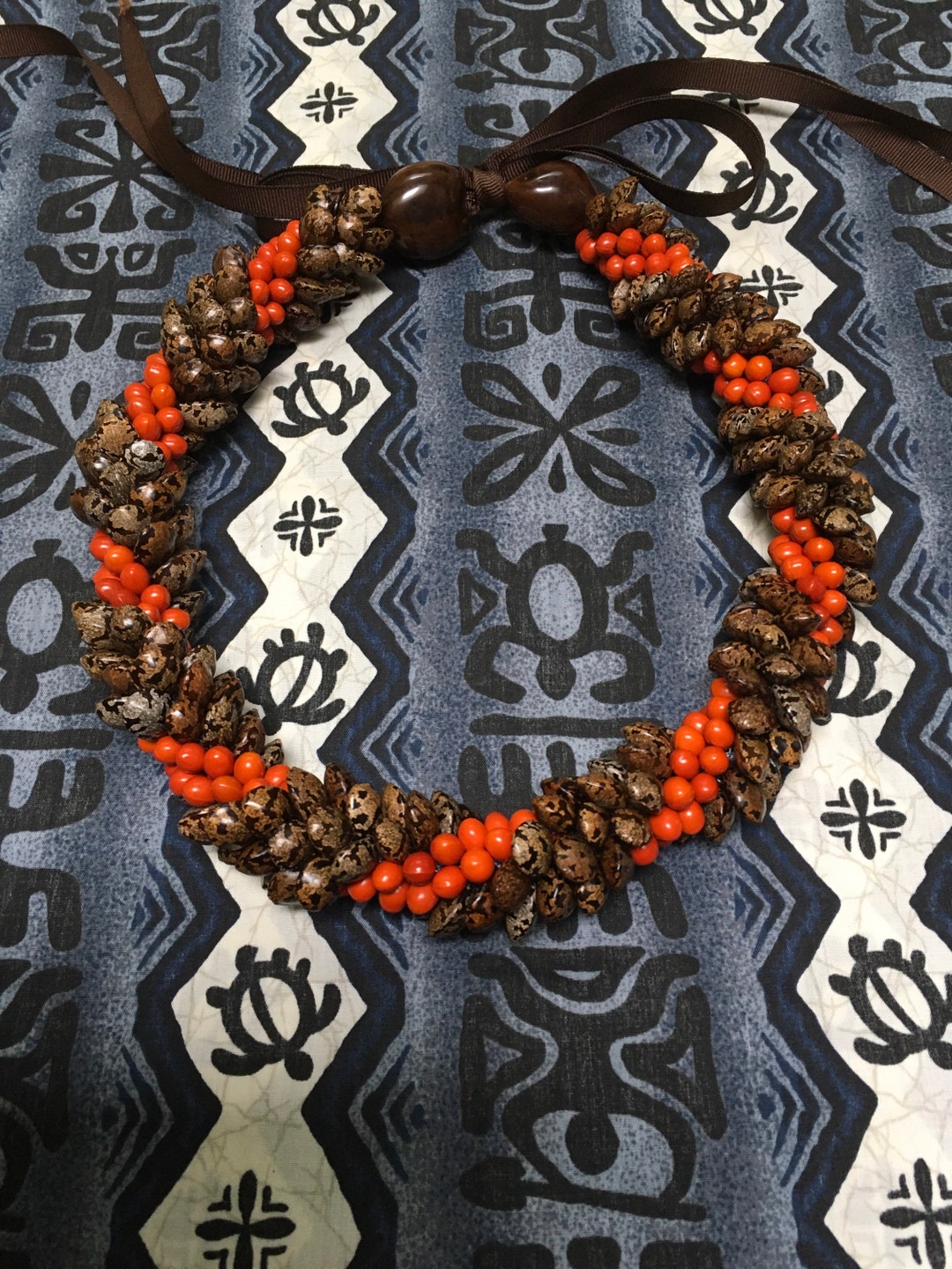 Turtleback Wiliwili Seed Lei - Etsy