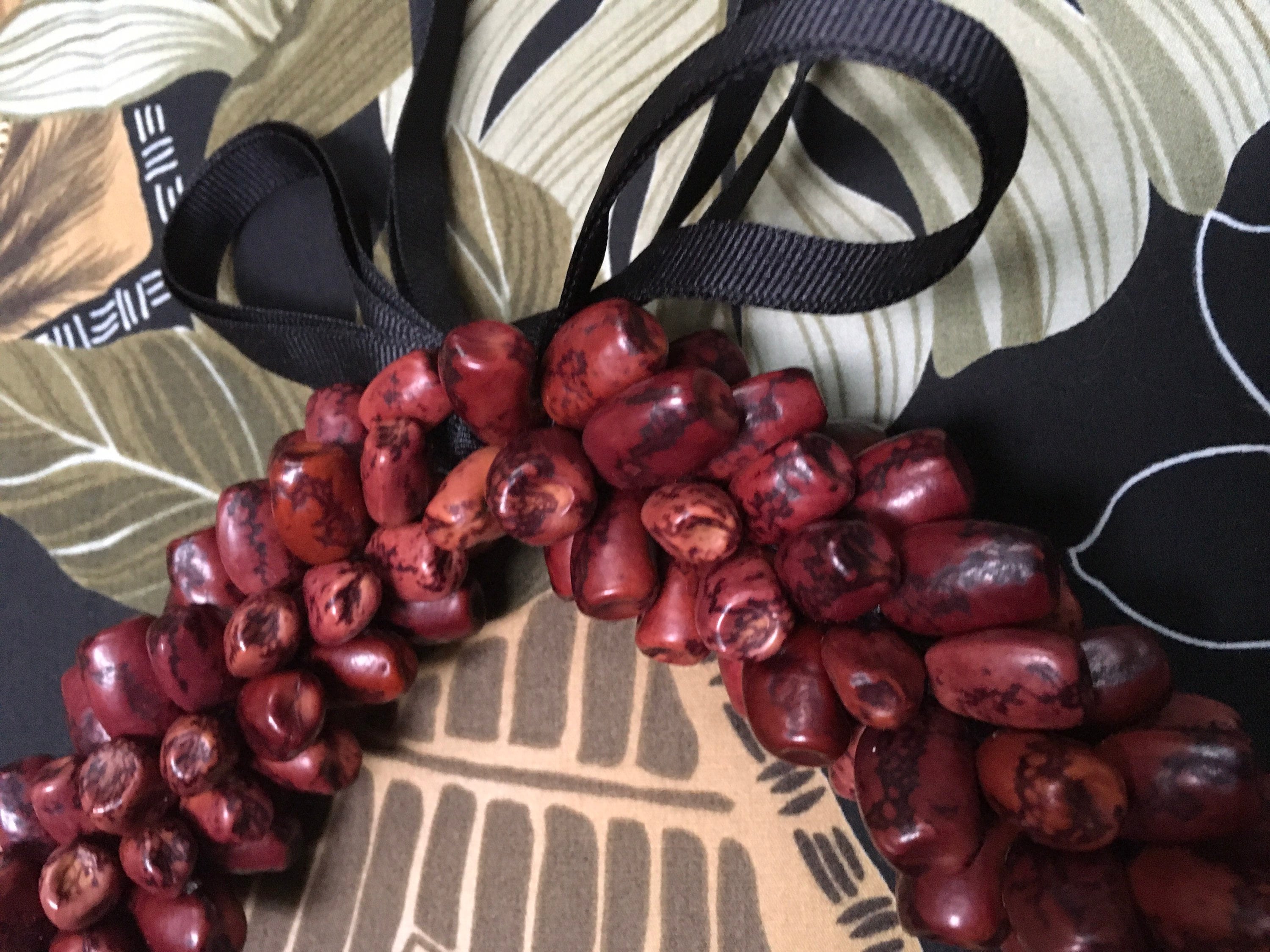 Marbled Wiliwili Seed Lei - Etsy