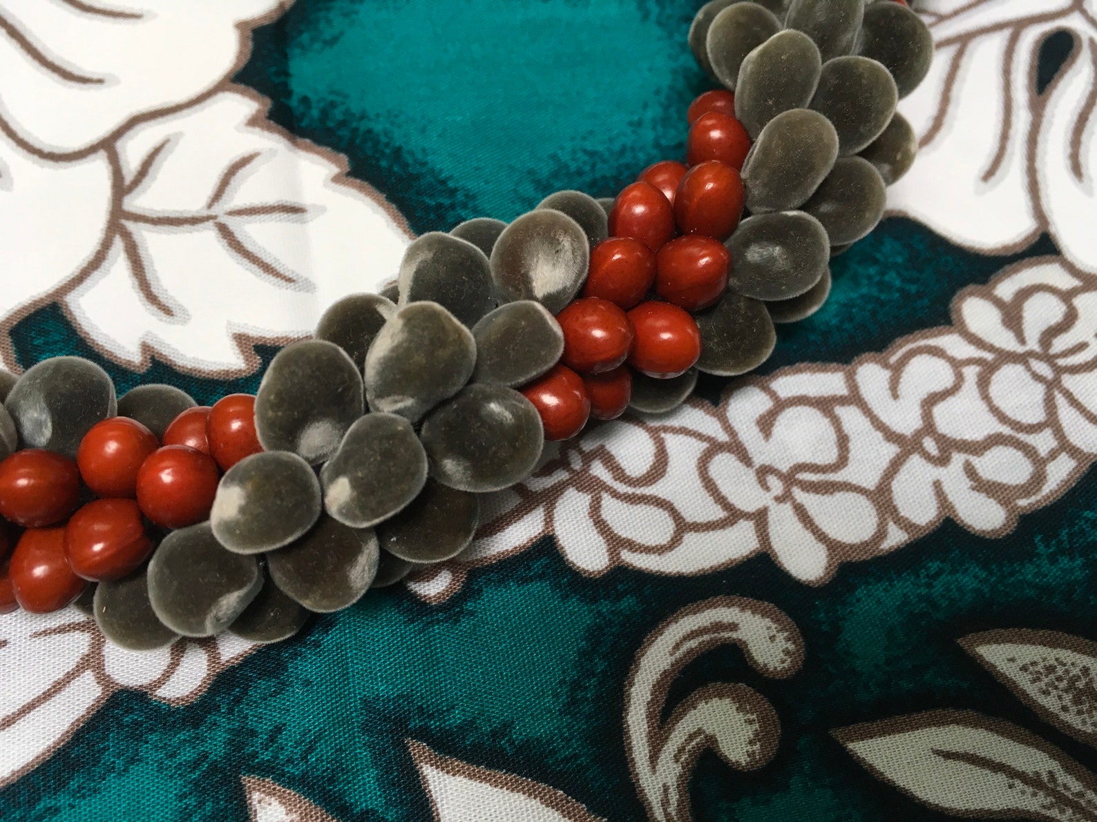 Wiliwili ~ Mgambo Seed Lei - Etsy