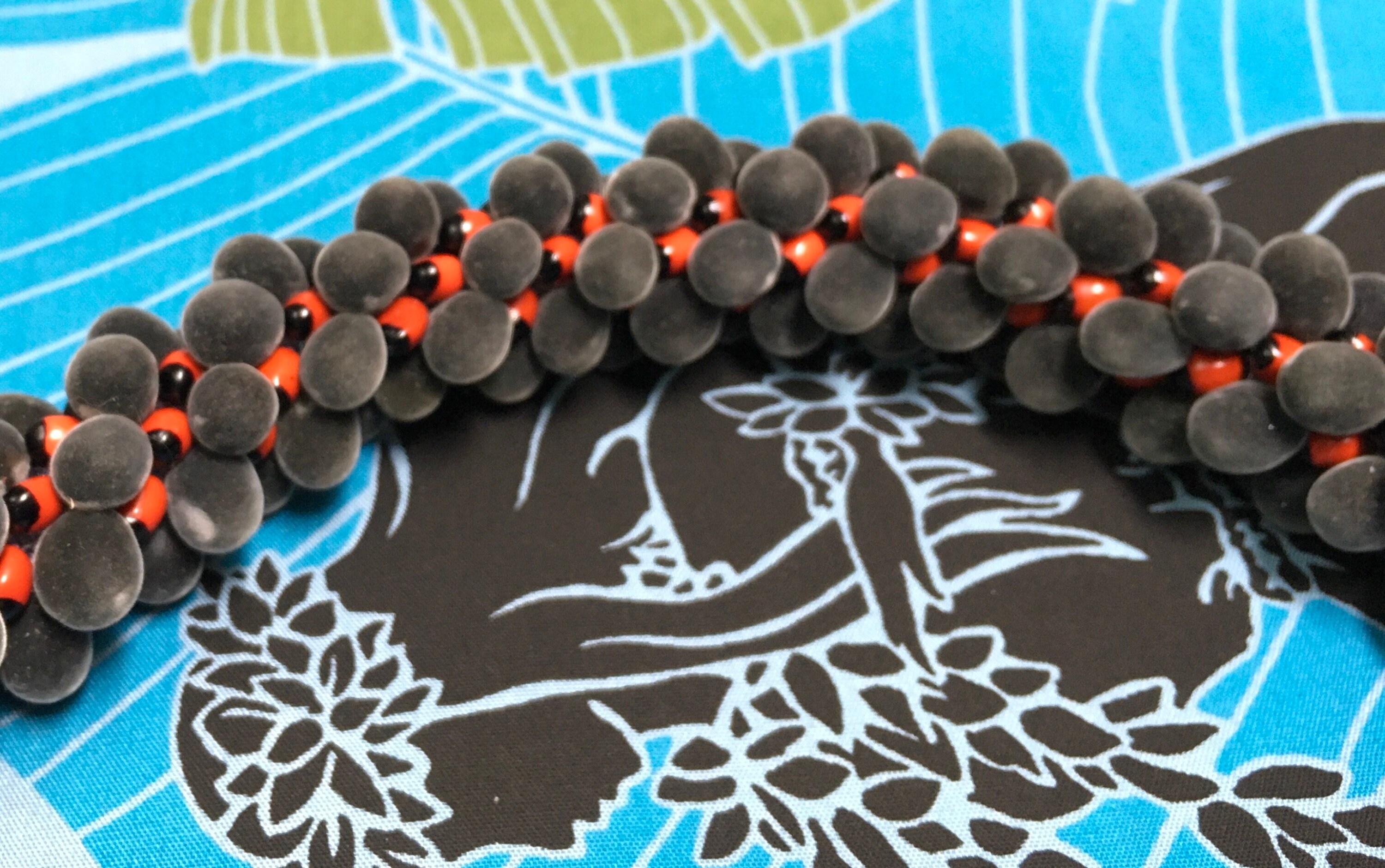Pukiawe ~ Mgambo Seed Lei - Etsy